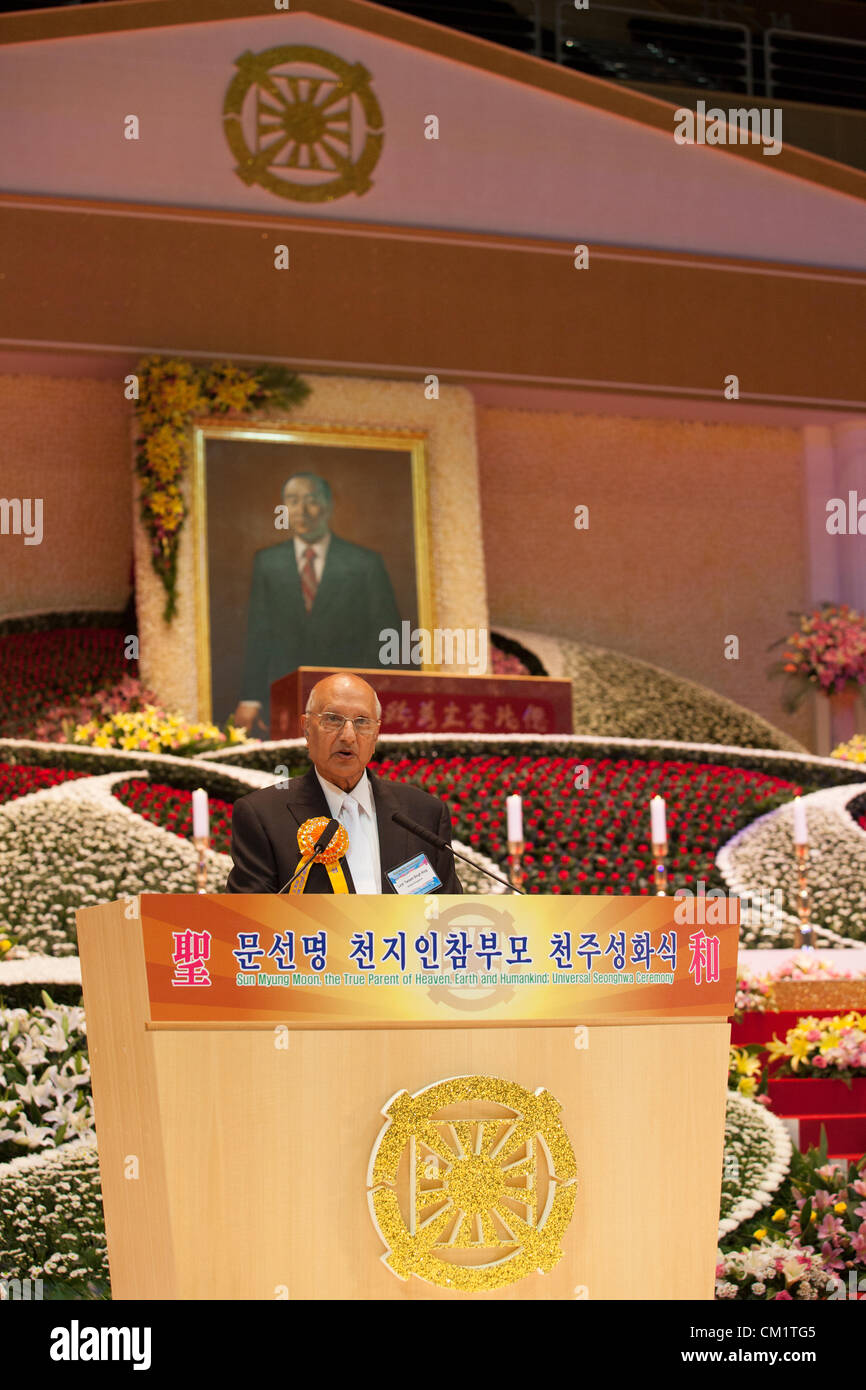 Funeral rev sun myung moon hi-res stock photography and images - Alamy