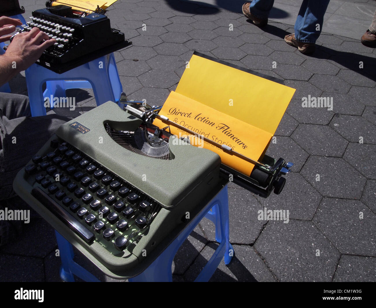 Manual typewriters hi-res stock photography and images - Alamy