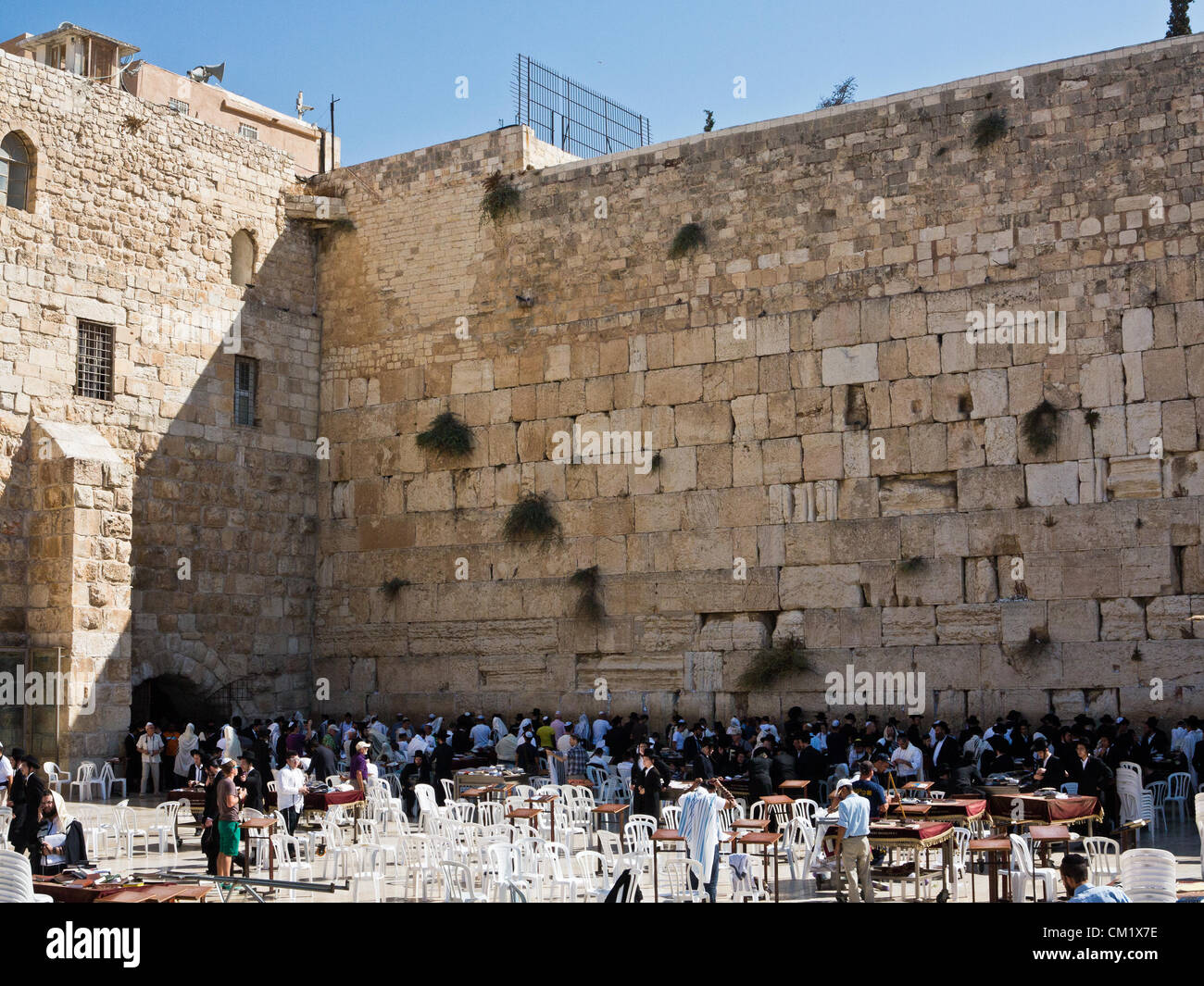 Thousands pray at the Western Wall on the Eve of the Jewish New Year ...