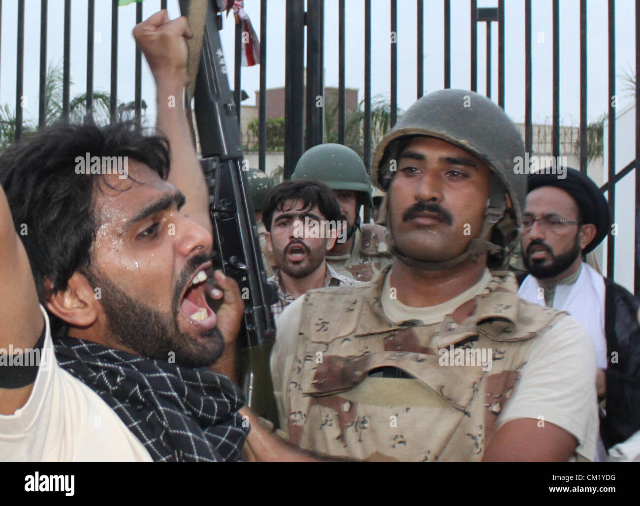 Pakistani Shia Muslims protest against the blasphemous film outside the ...