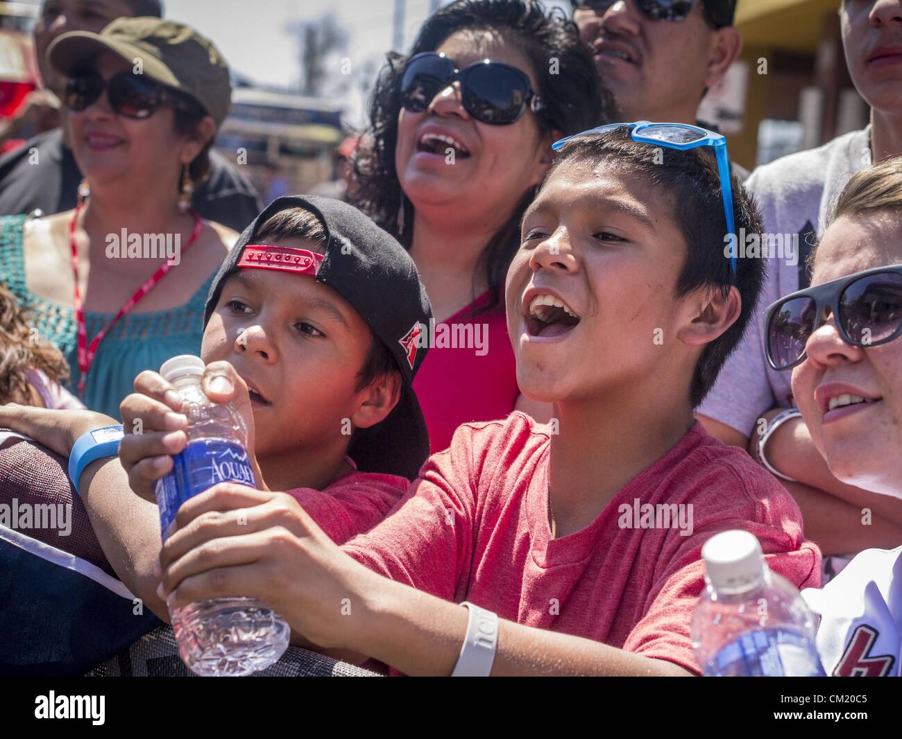 Fans cheer lucha libre wrestling hi-res stock photography and images ...