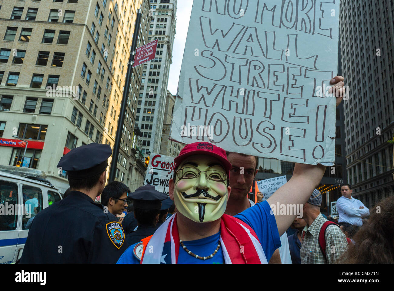 Protesters holding protest signs hi-res stock photography and images ...