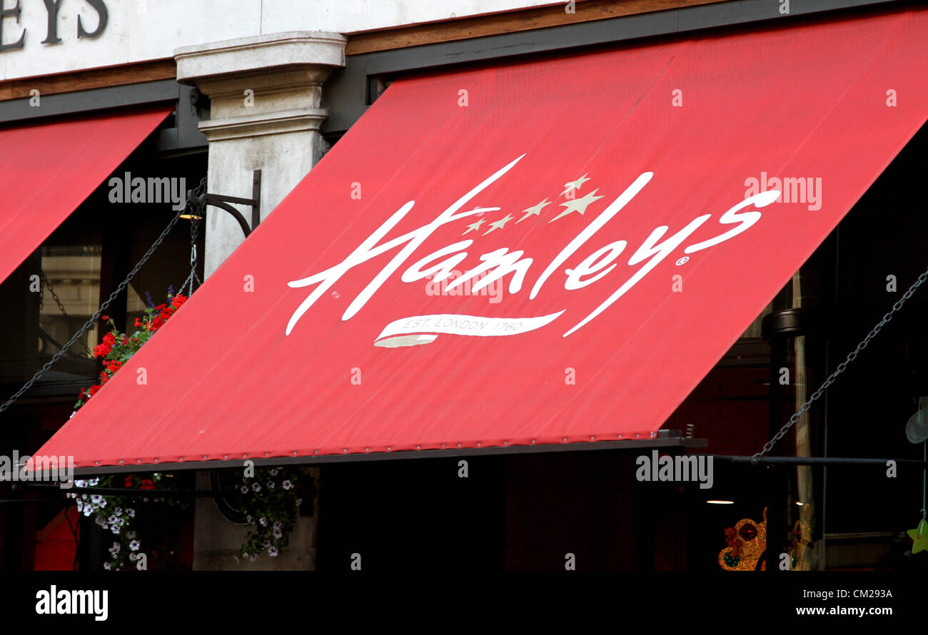 London - Hamleys, in London's Regent Street - the World's largest toy ...