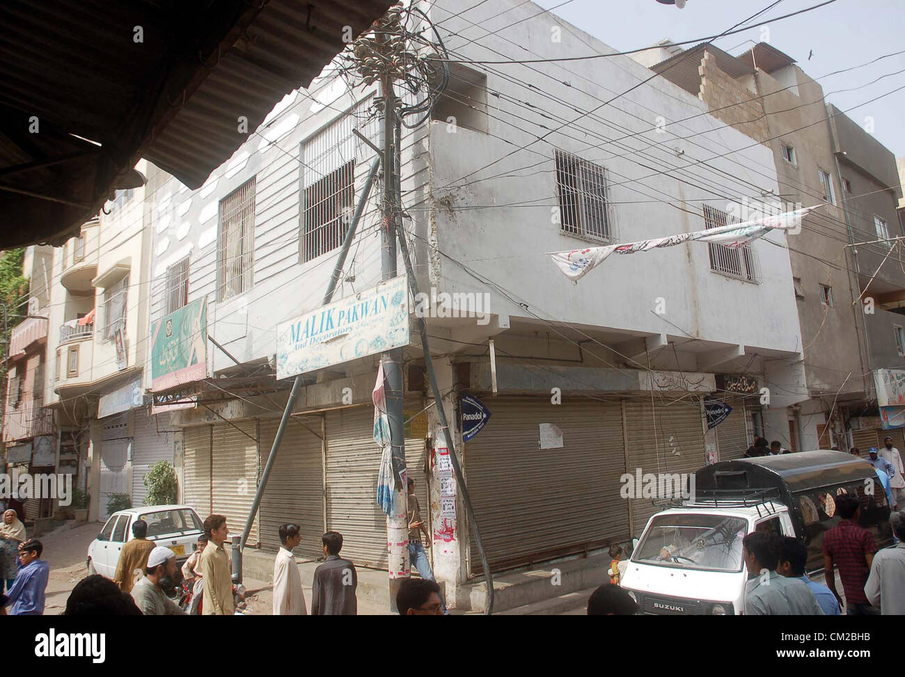 Pib colony karachi people gather hi-res stock photography and images ...