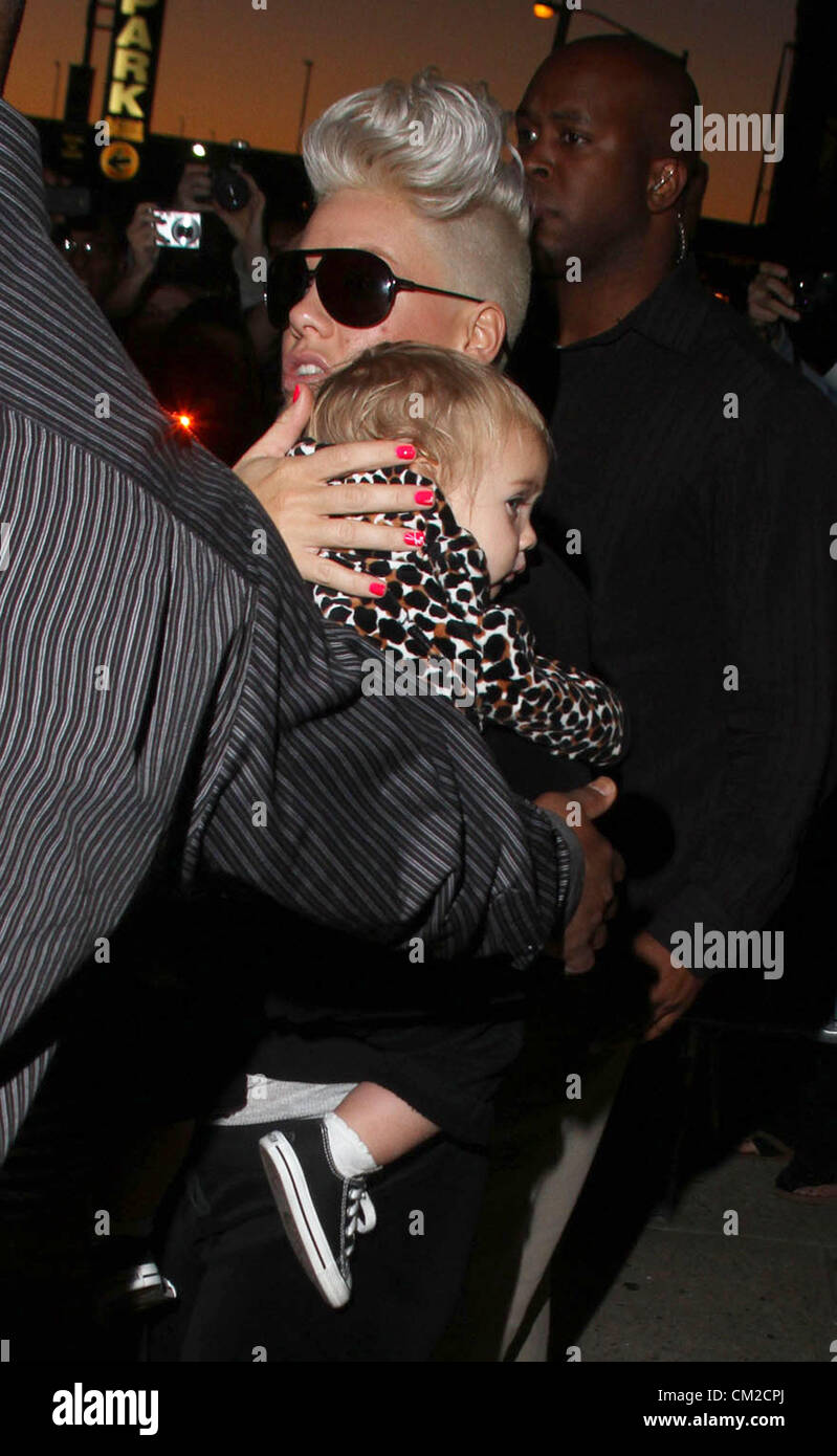 Pink willow singer hi-res stock photography and images - Alamy