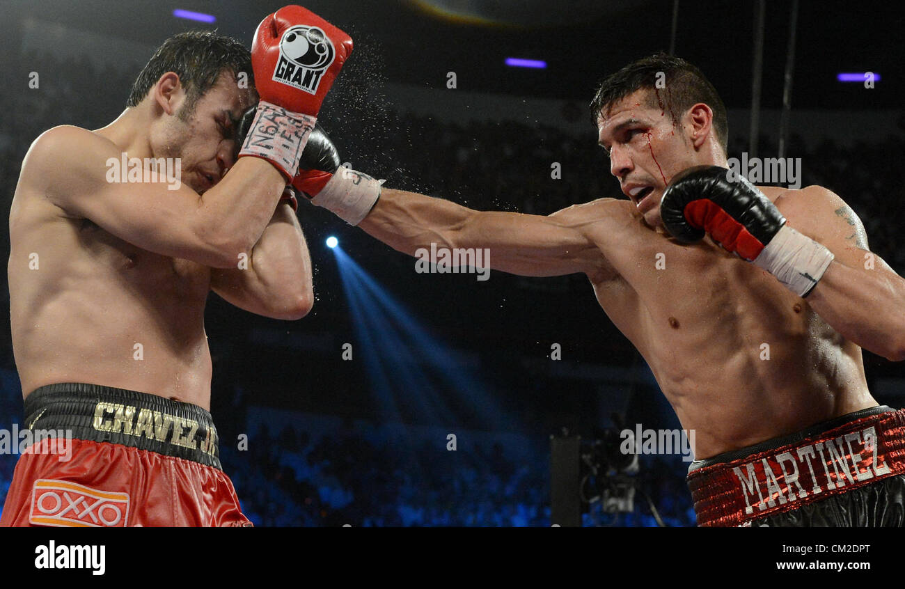 Julio cesar chavez boxing hi-res stock photography and images - Alamy