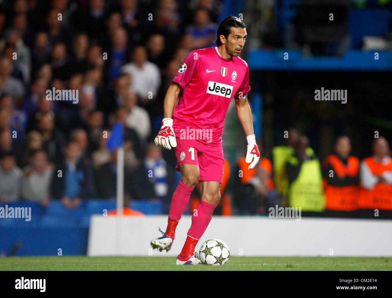 Stamford bridge gianluigi buffon hi-res stock photography and images ...