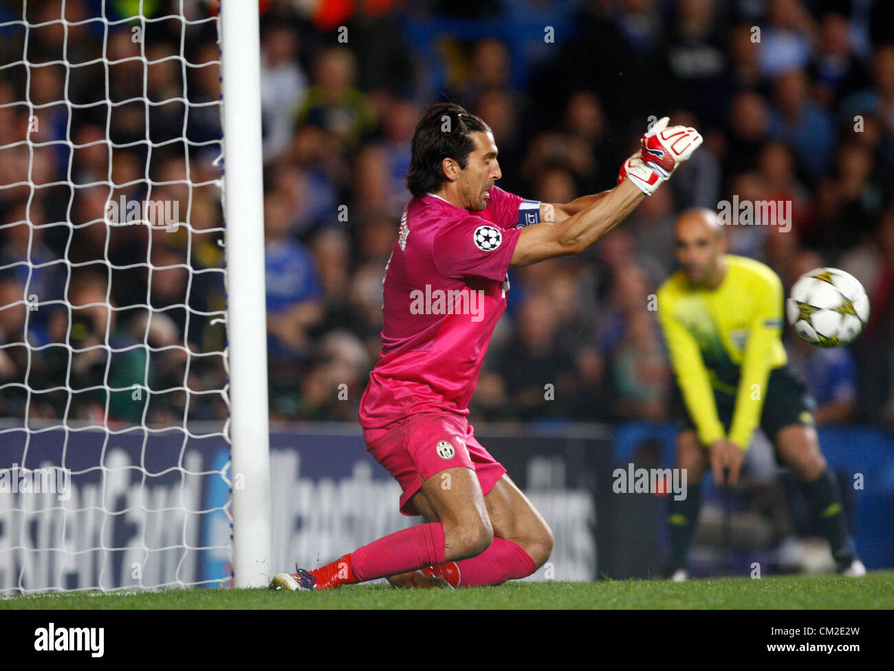 19 09 12 london england chelsea team hi-res stock photography and ...