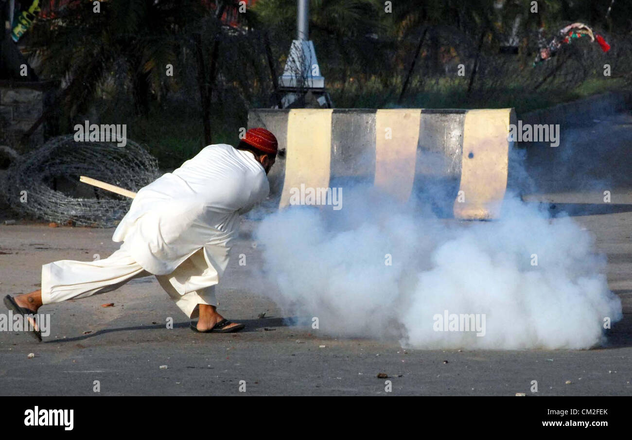 ISLAMABAD. PAKISTAN. 20th September, 2012. Smoke rise from tear gas ...