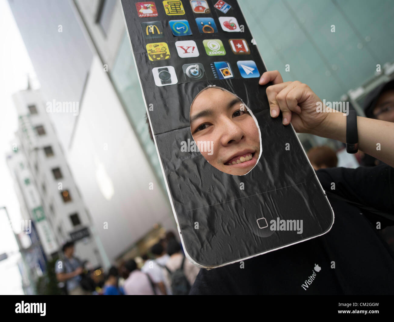 Japan, Tokyo. 21st September 2012. Japanese Apple fan waits in line for ...