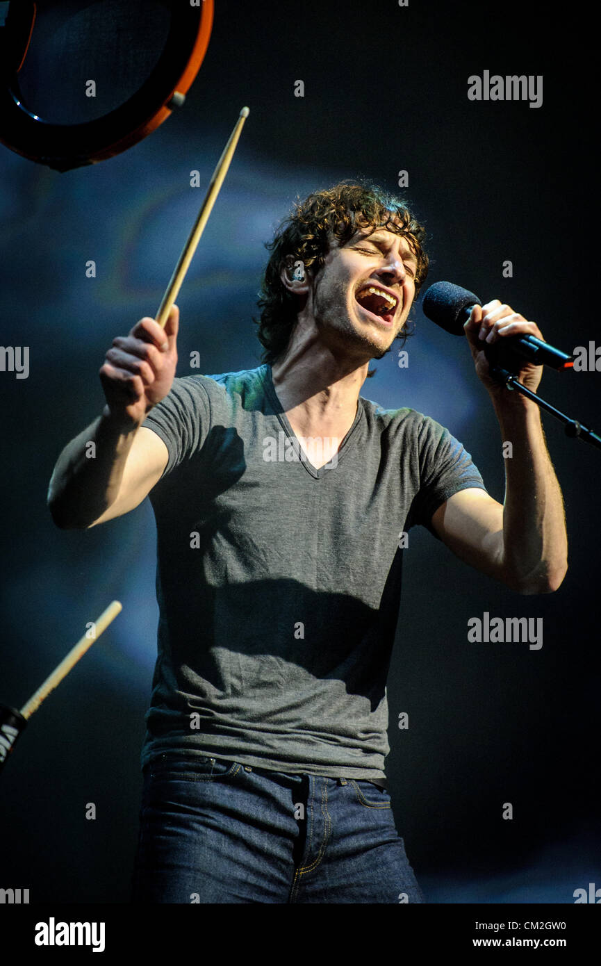 Instrumental com hi-res stock photography and images - Alamy