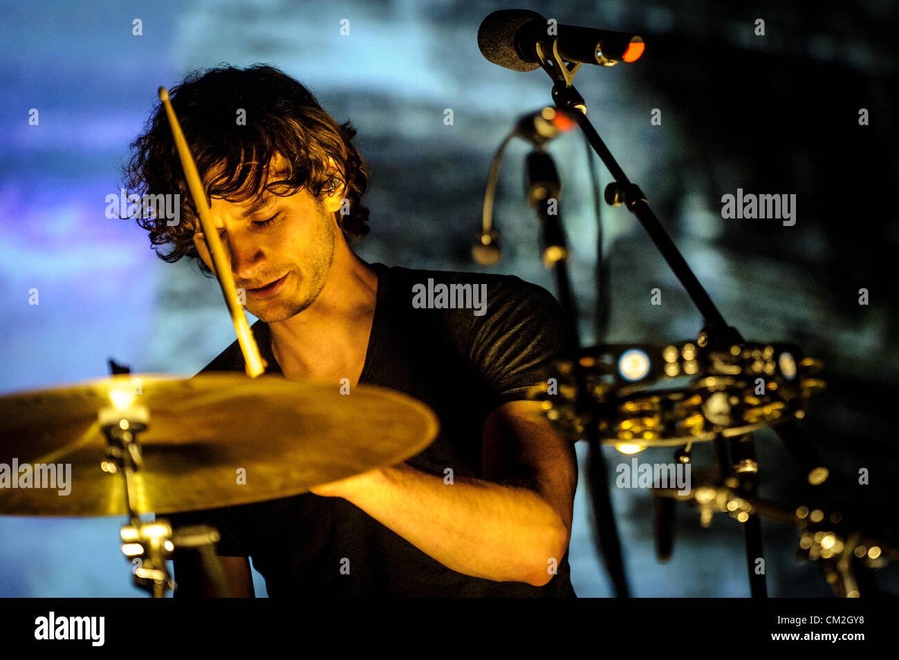 Instrumental com hi-res stock photography and images - Alamy