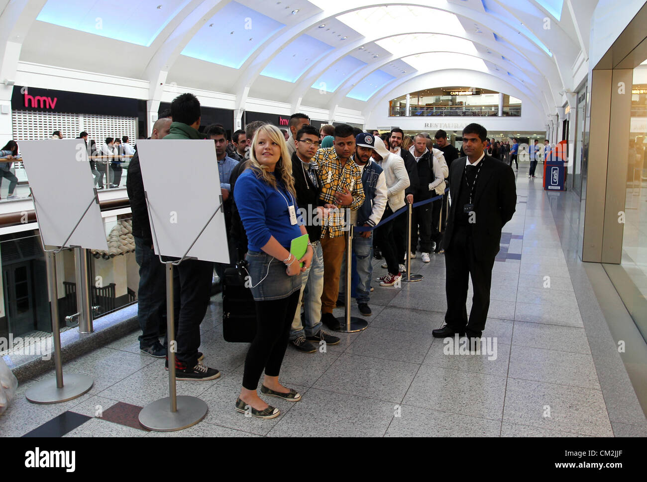 Apple iphone 12 mini hi-res stock photography and images - Alamy