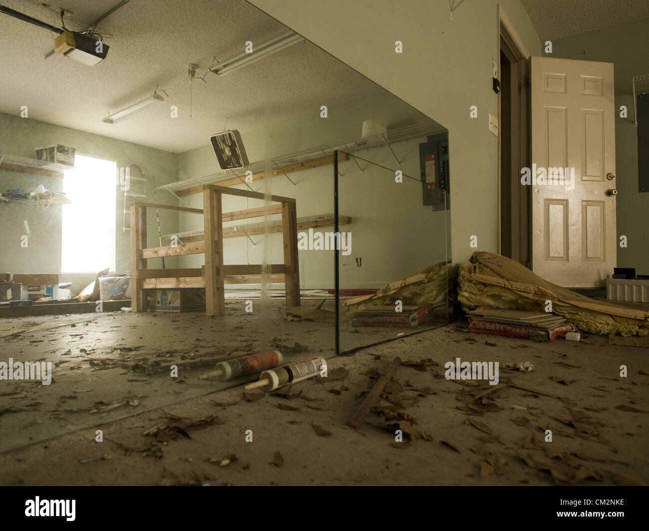 Dingy room house hi-res stock photography and images - Alamy