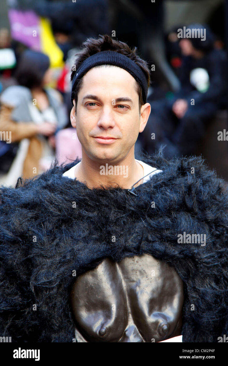 London, UK. 22nd September 2012. Adam Garcia at the Great Gorilla Run ...
