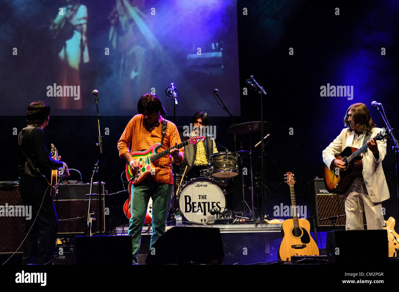 Manel Mateo as Paul, Ferran Corbalan as George , Carlos Moreno as Ringo ...
