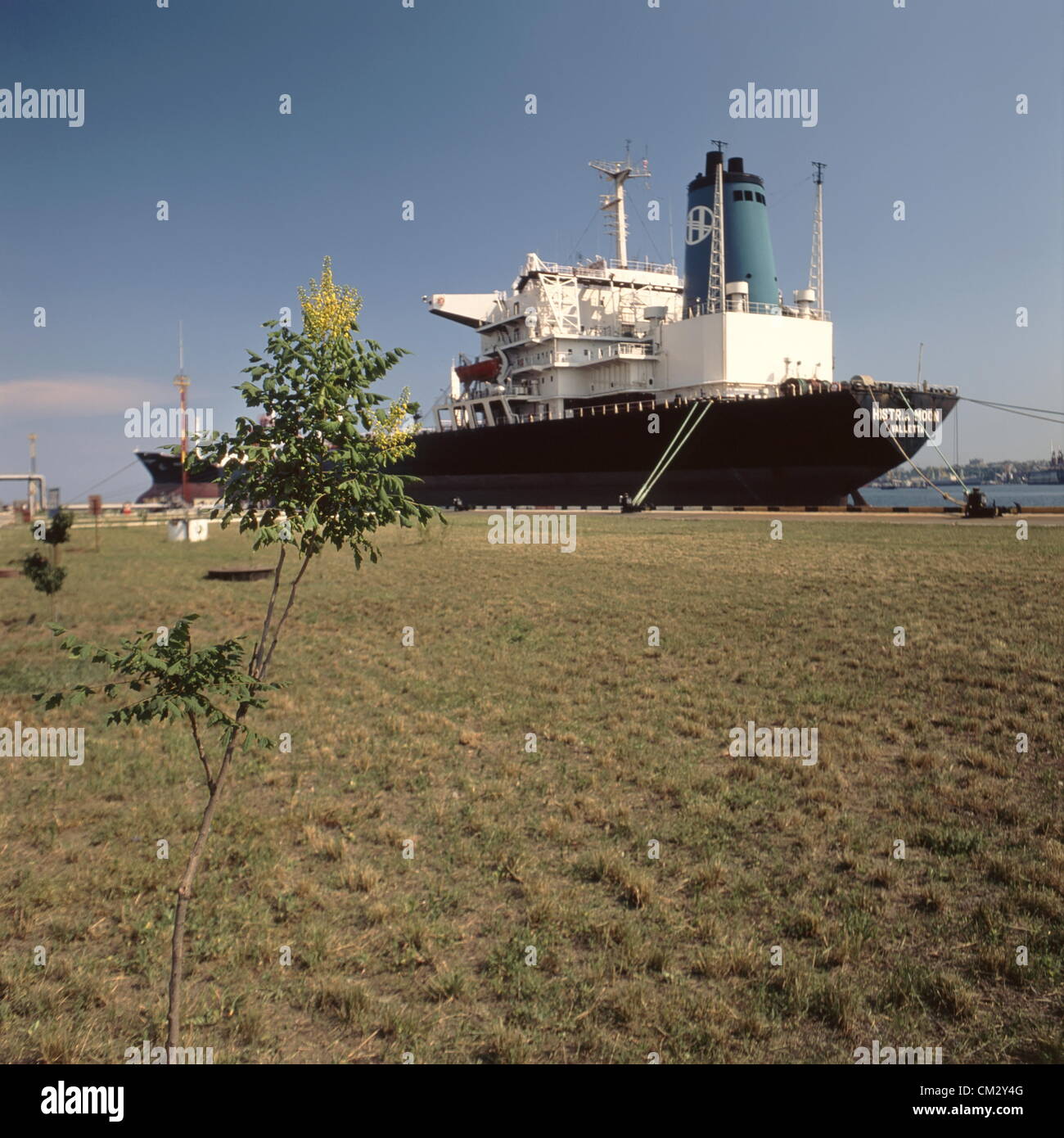 Tanker berth hi-res stock photography and images - Alamy