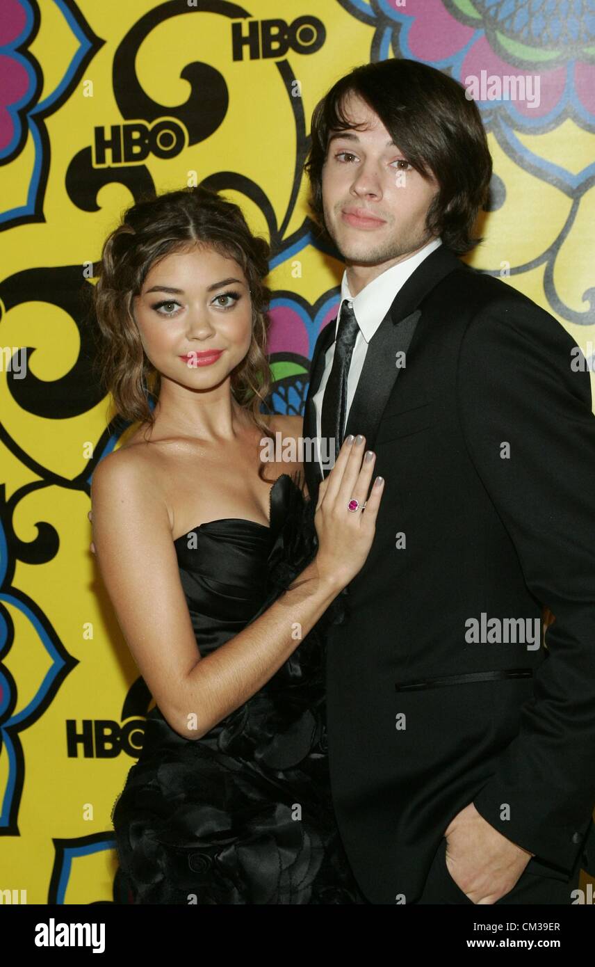 Sarah Hyland And Matt Prokop 2022 Emmys