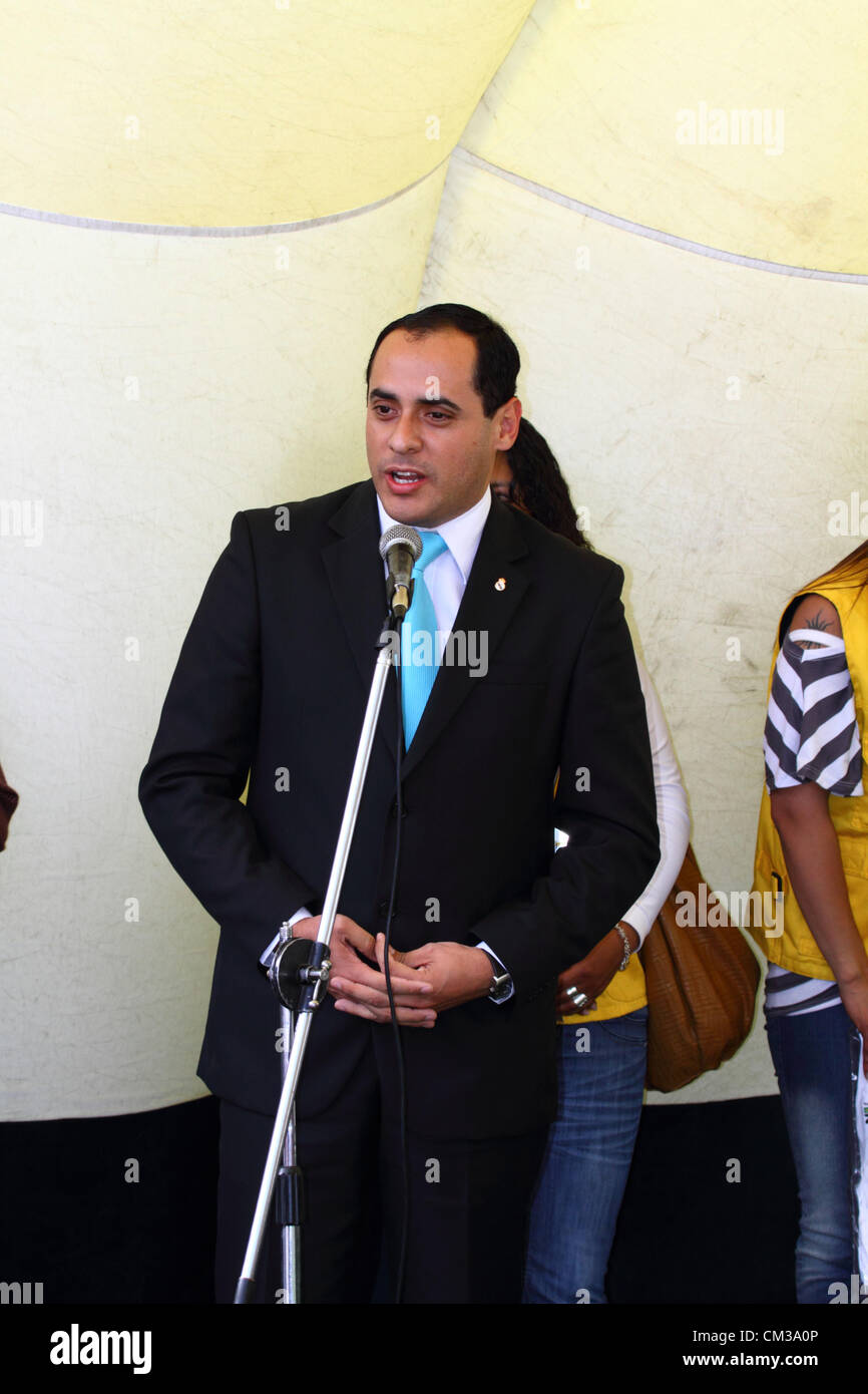 Gary suarez latino hi-res stock photography and images - Alamy