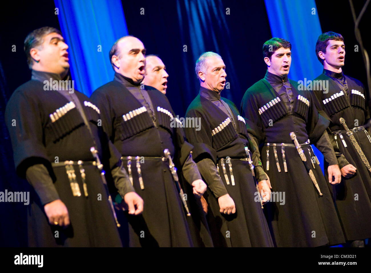 Mens choir hi-res stock photography and images - Alamy