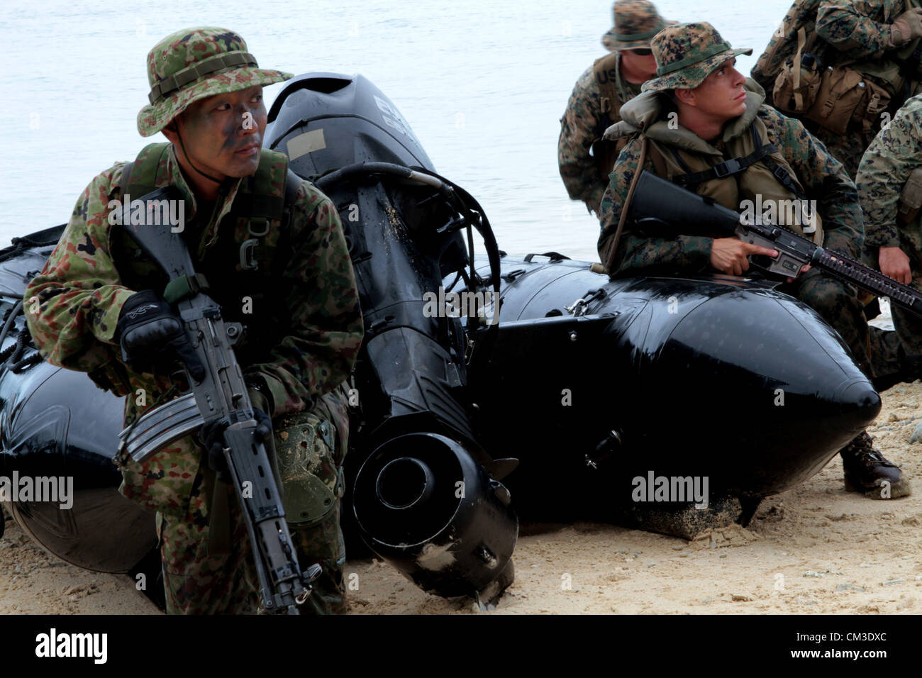 US Marines and Japanese Ground Self Defense Forces dismount from combat ...