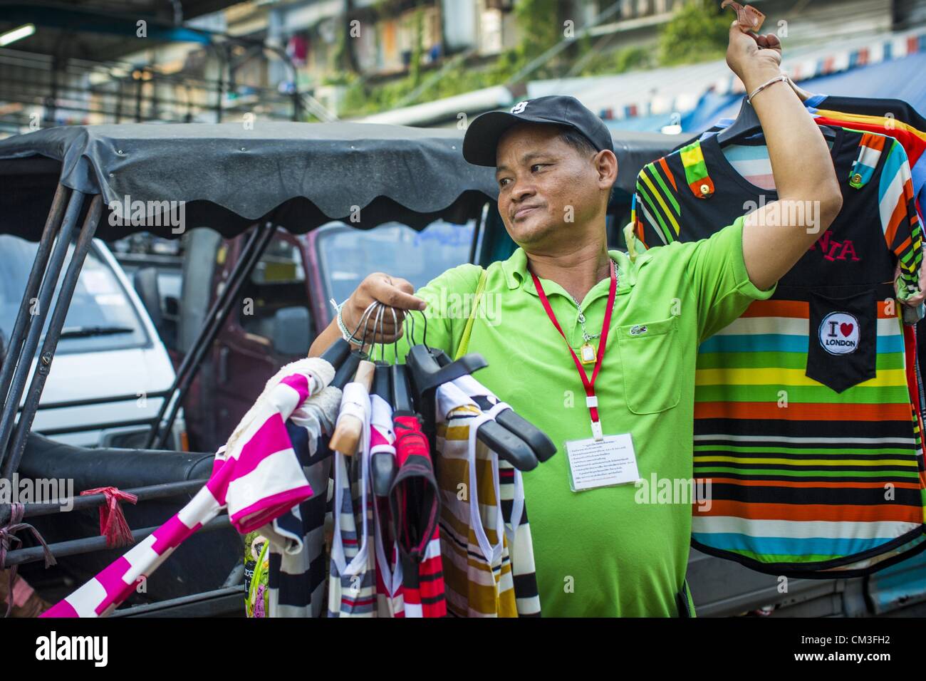 Khlong toei bangkok slum hi-res stock photography and images - Alamy