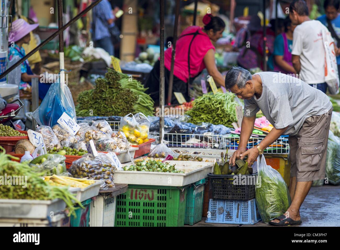 Klong toey fresh market hi-res stock photography and images - Alamy