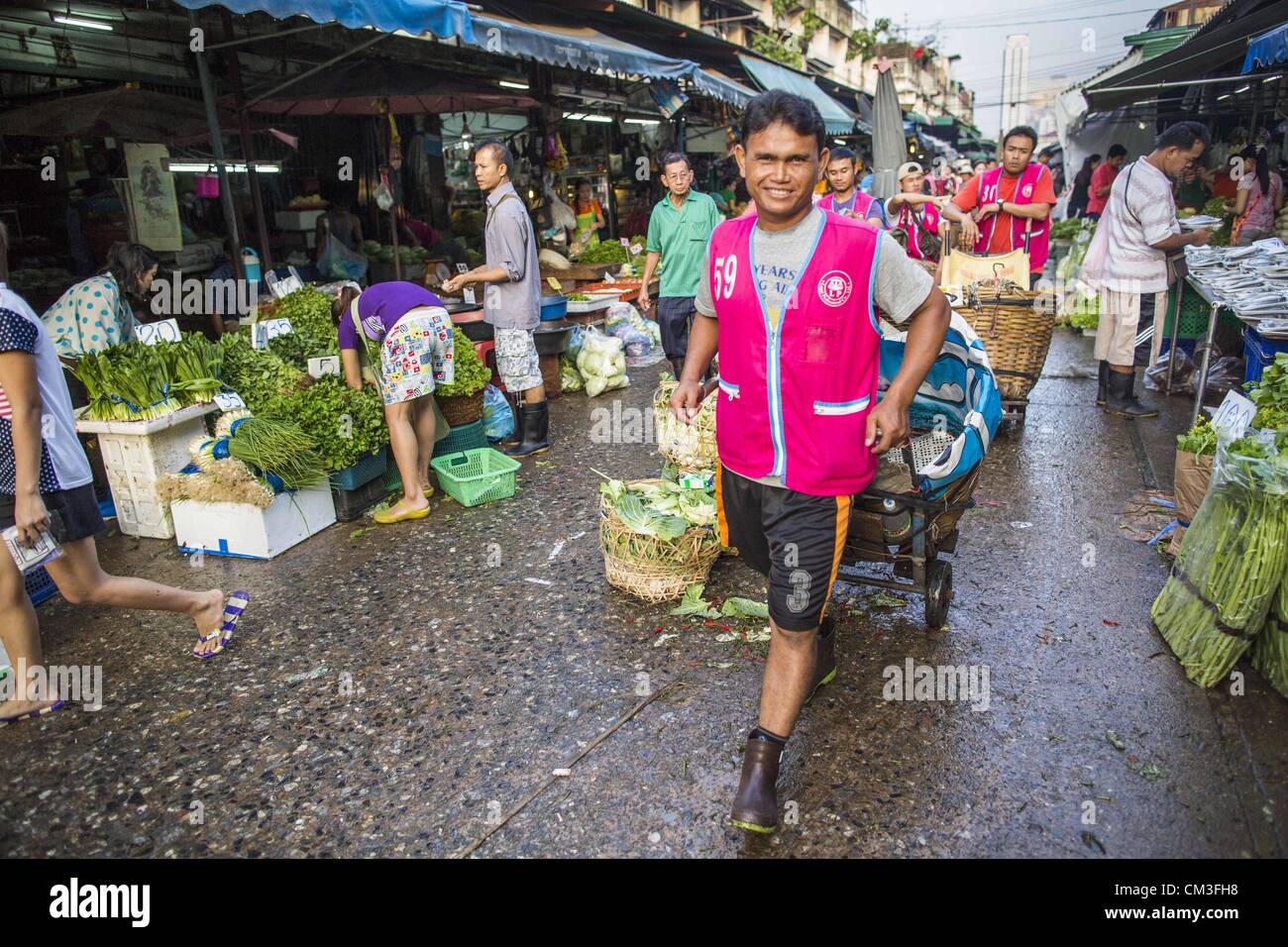 Khlong toei market area hi-res stock photography and images - Alamy