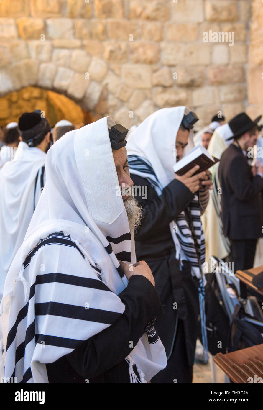 Jewish men prays during the penitential prayers the Selichot , held on ...