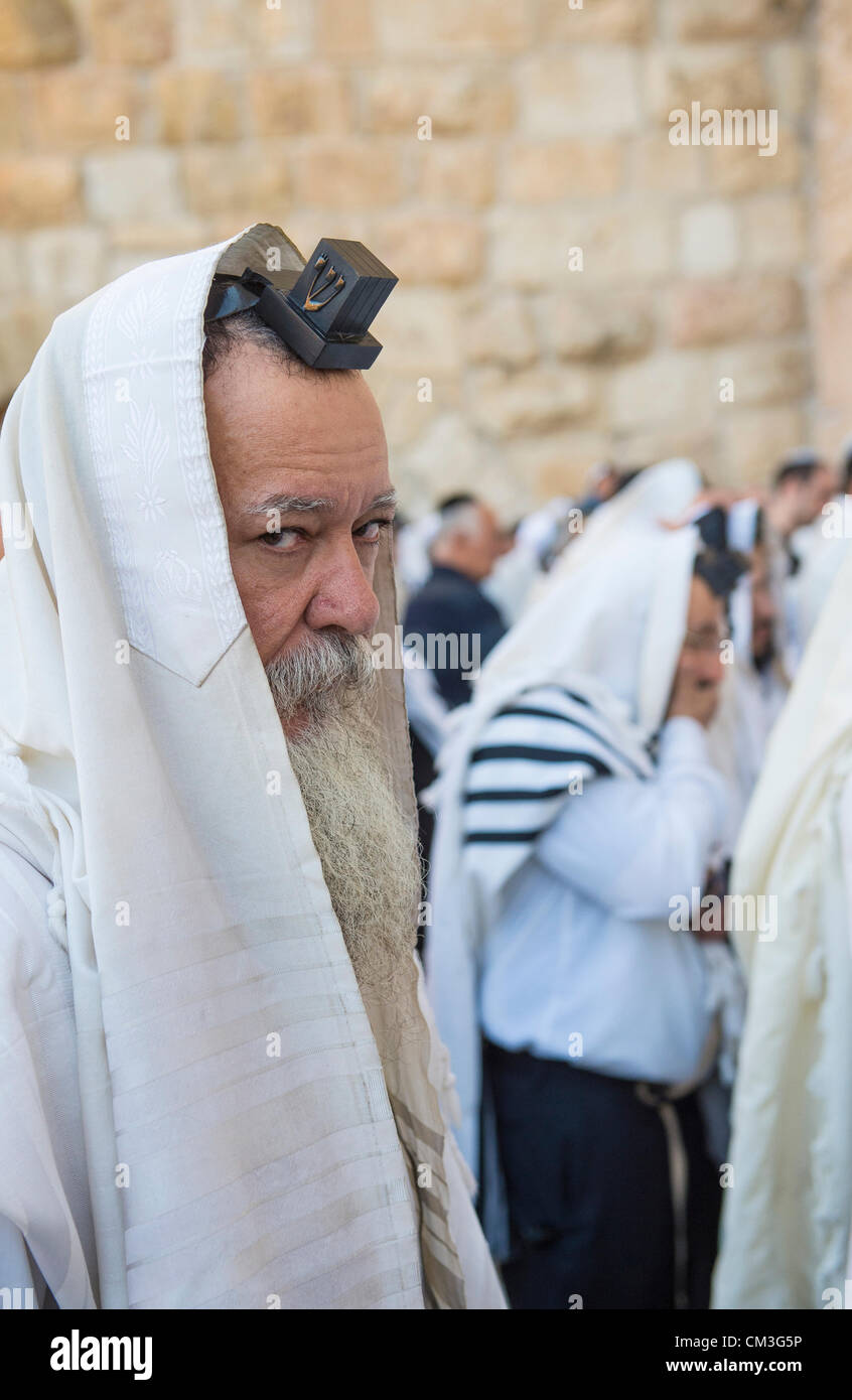 JERUSALEM - SEP 25 : Jewish men prays during the penitential prayers ...