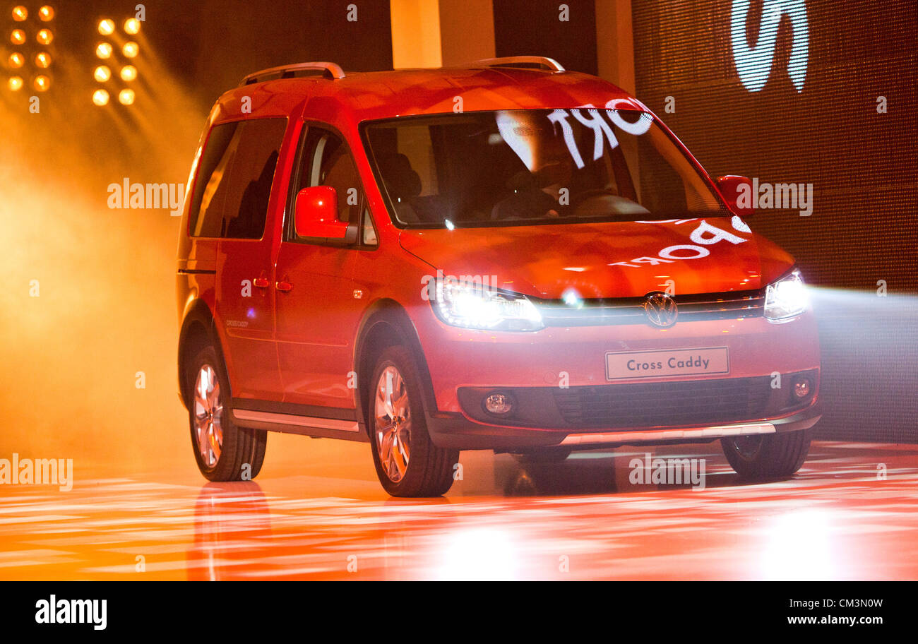 Multivan Volkswagen Cross Caddy was presented during VW Group Night ...