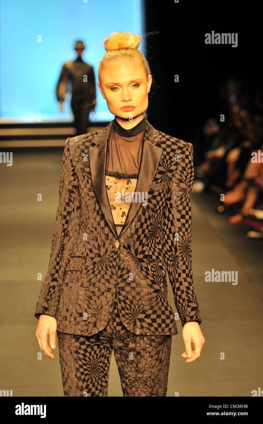 African model ramp hi-res stock photography and images - Alamy