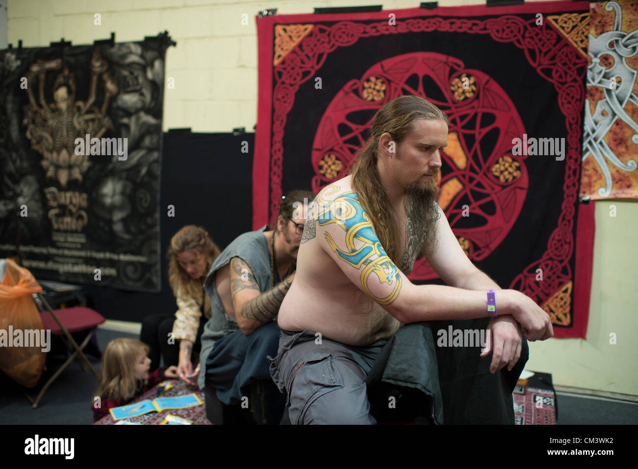 Traditional indonesian hand tapping tattoos hi-res stock photography ...