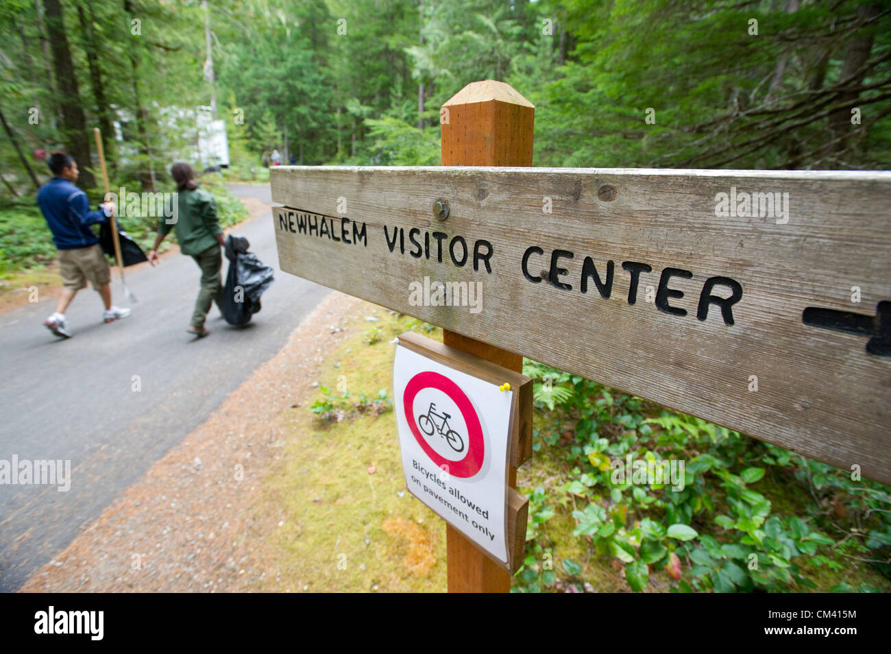 Park staff cleaning campground hi-res stock photography and images - Alamy