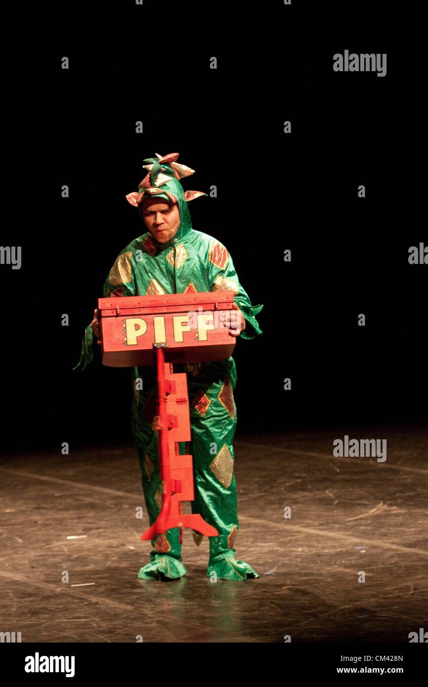 Piff magic dragon hi-res stock photography and images - Alamy