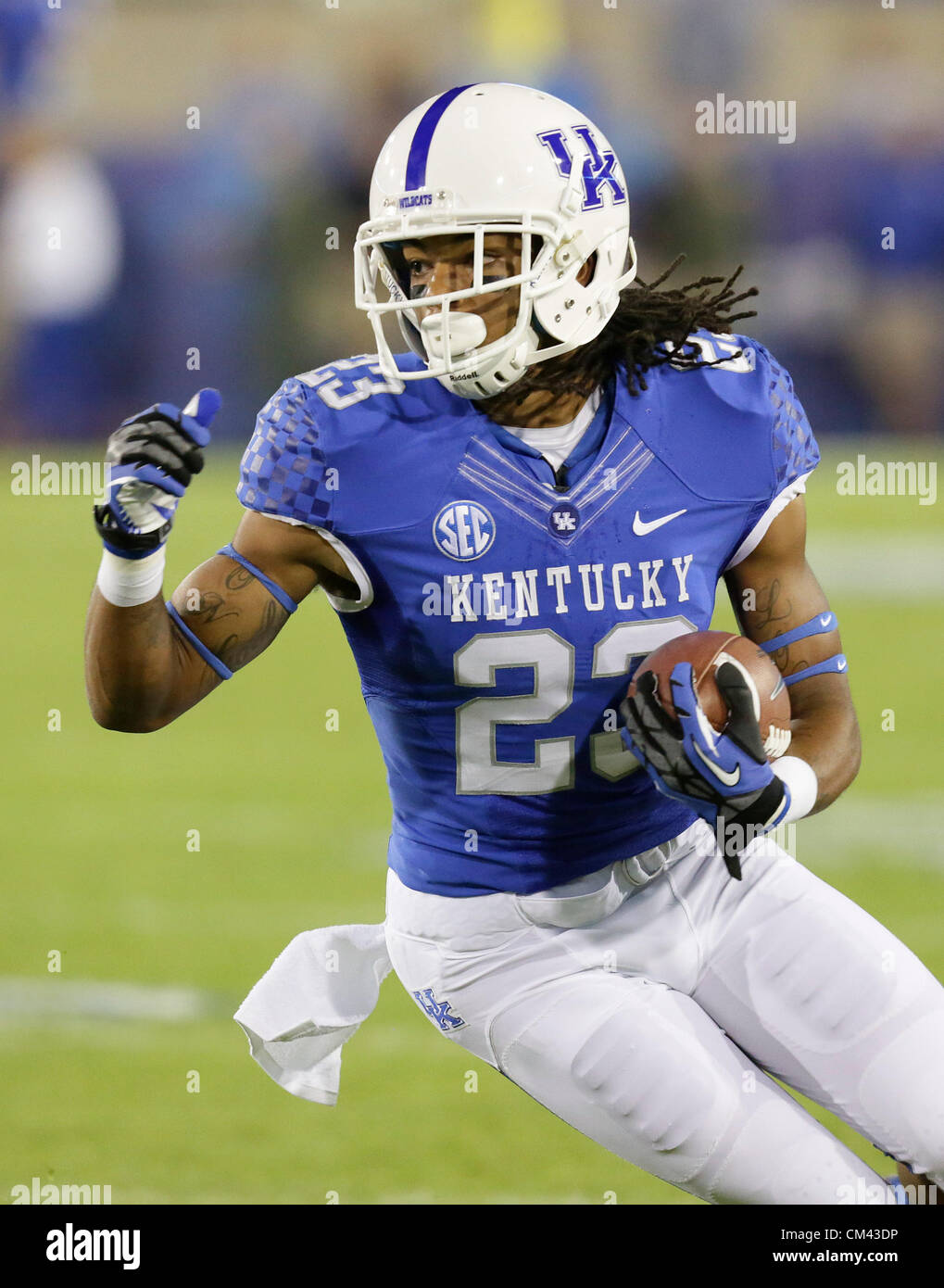 September 29, 2012 - Lexington, Kentucky, USA - UK's Daryl Collins runs ...