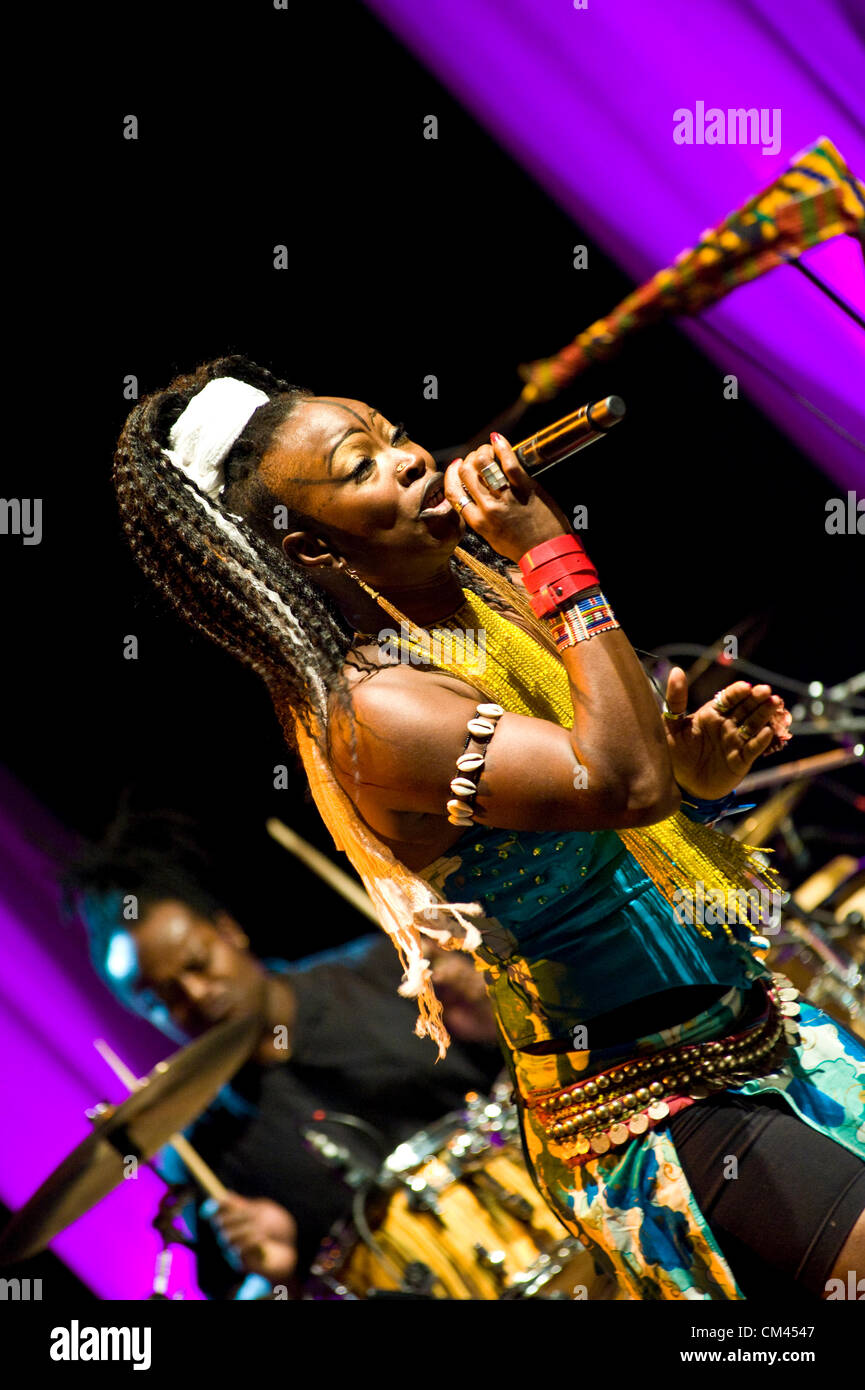 Afro pop hi-res stock photography and images - Alamy