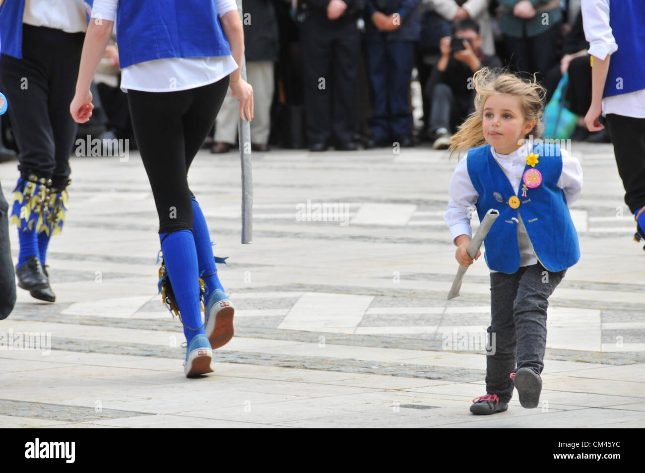 Morris dancers maypole hi-res stock photography and images - Alamy