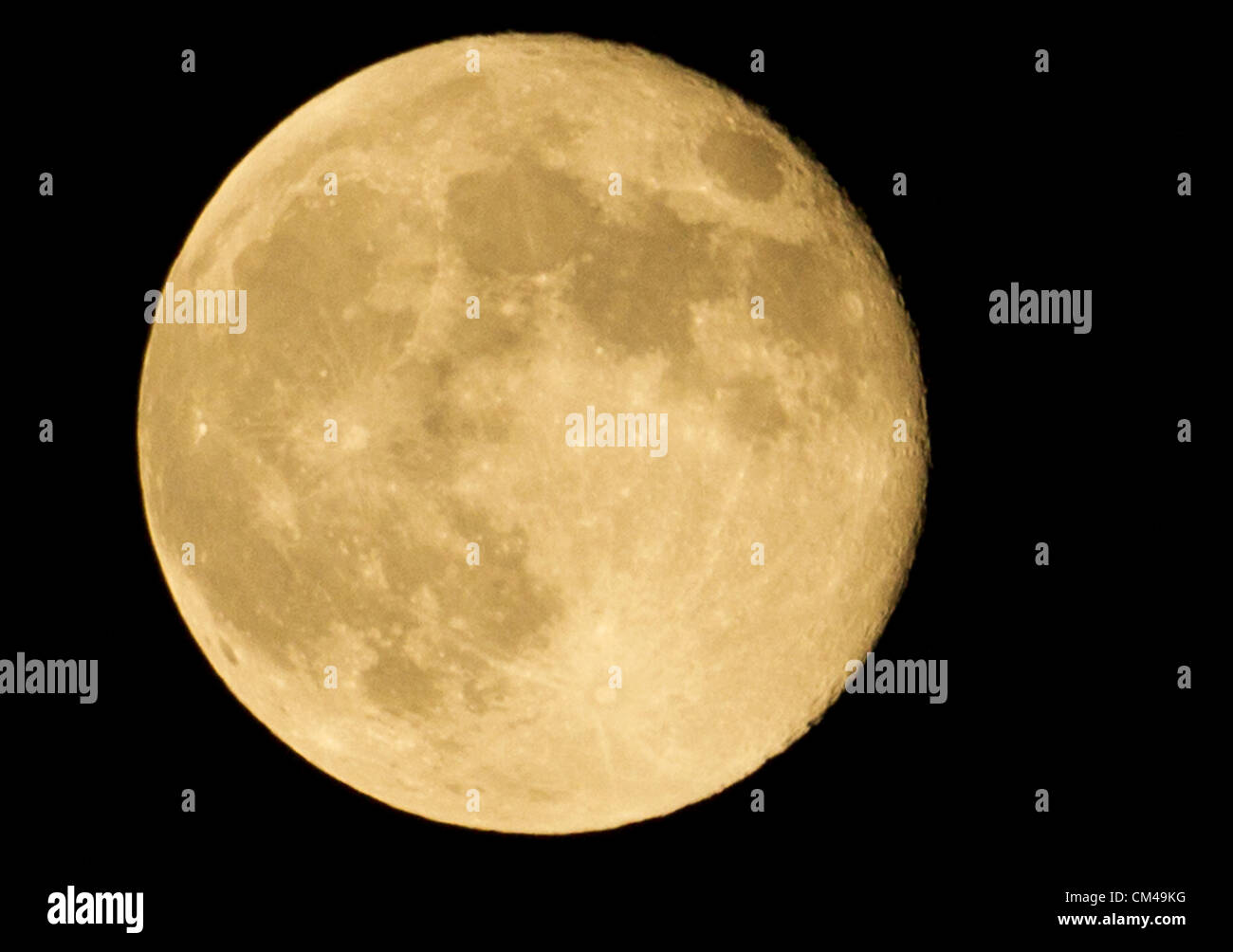 Oct. 1, 2012 - Tokyo, Japan - The full moon is seen in Tokyo, Japan ...