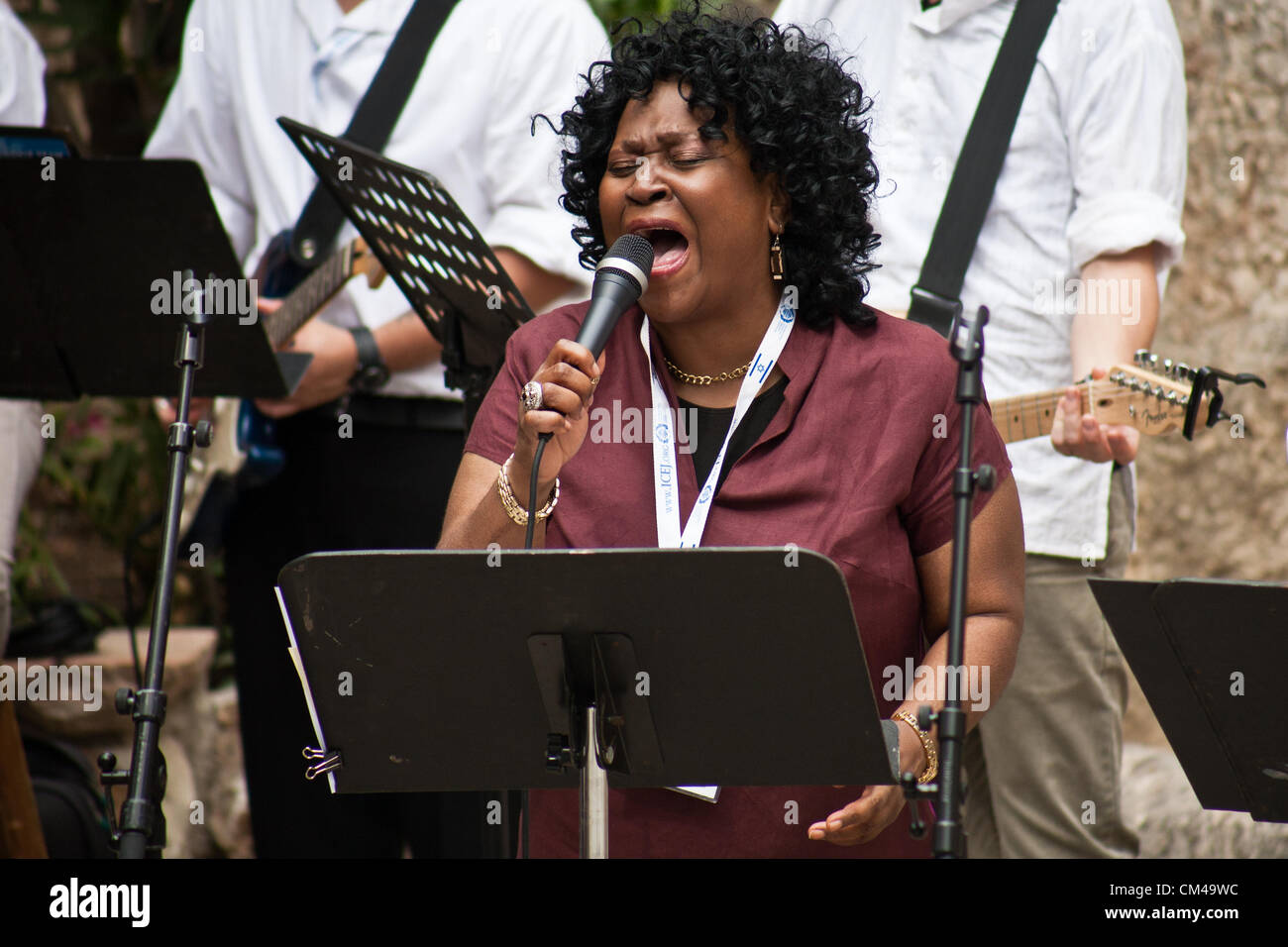 Jerusalem, Israel. 1st October, 2012. A band and singer lead ...