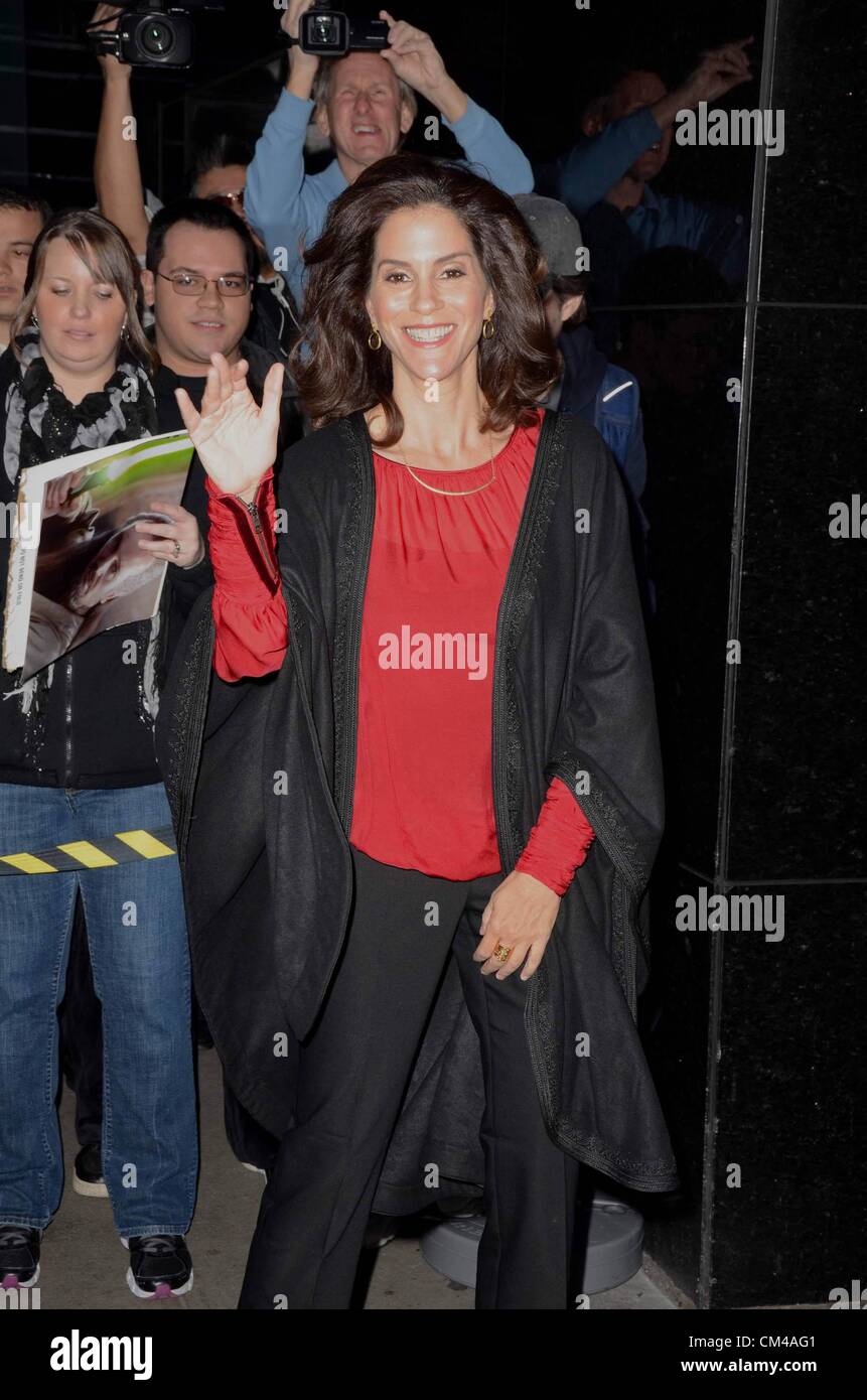 Jamie Gertz at talk show appearance for Celebrity Candids at Good ...