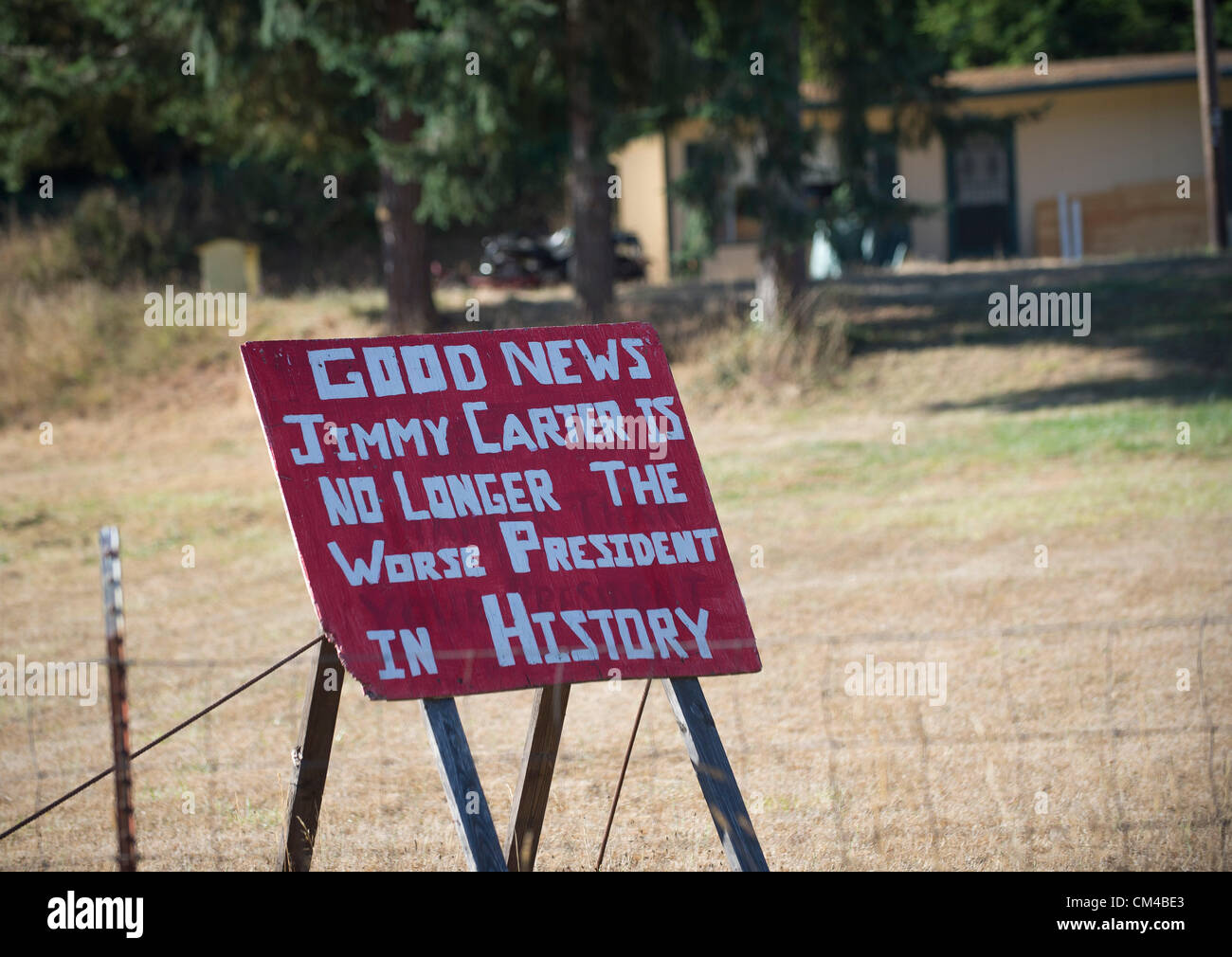 Oct. 1, 2012 - Roseburg, Oregon, U.S - A hand made political yard sign ...