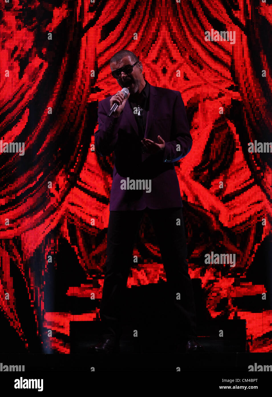 GEORGE MICHAEL GEORGE MICHAEL SYMPHONICA CONCERT SHEFFIELD ENGLAND UK ...