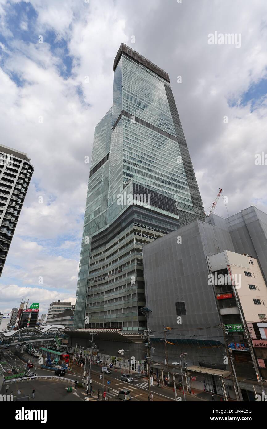 Japan's tallest building Abeno Harukasu under construction in Osaka ...