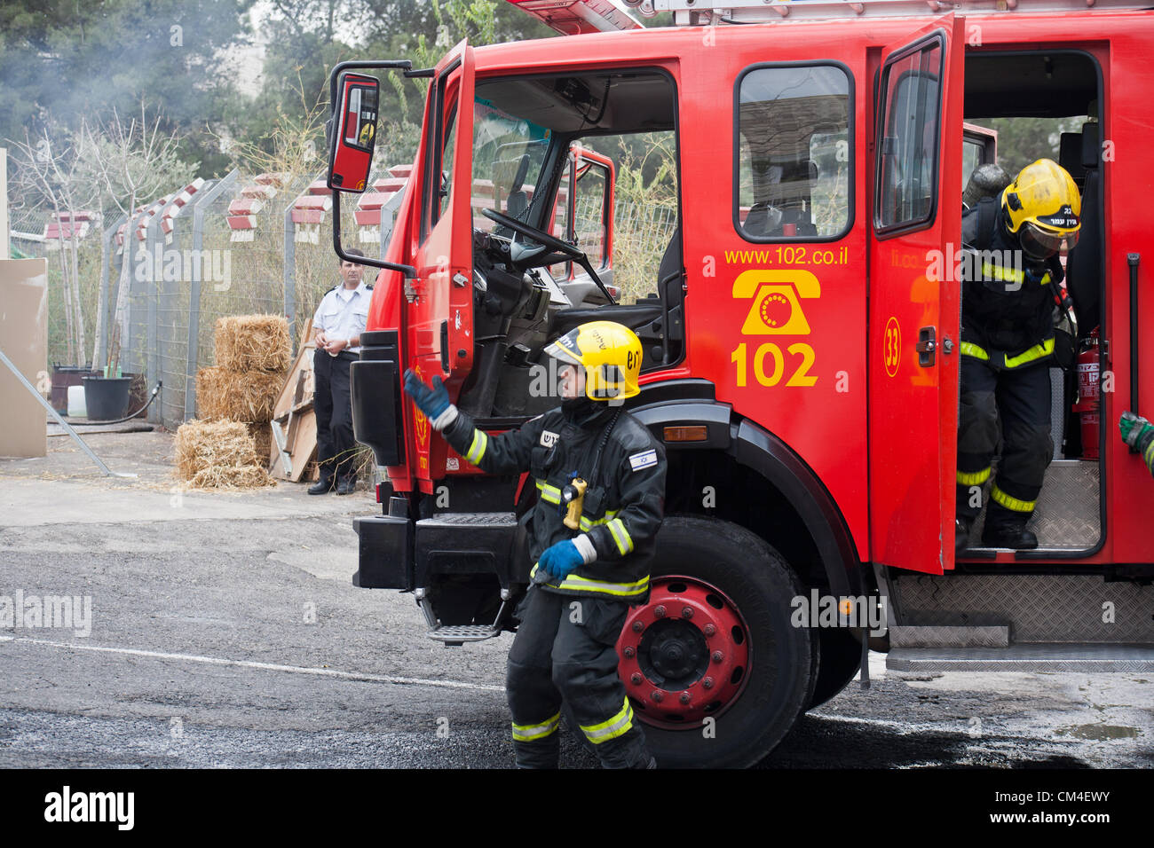 Jerusalem, Israel. 2nd October 2012. Firefighters demonstrate quick ...
