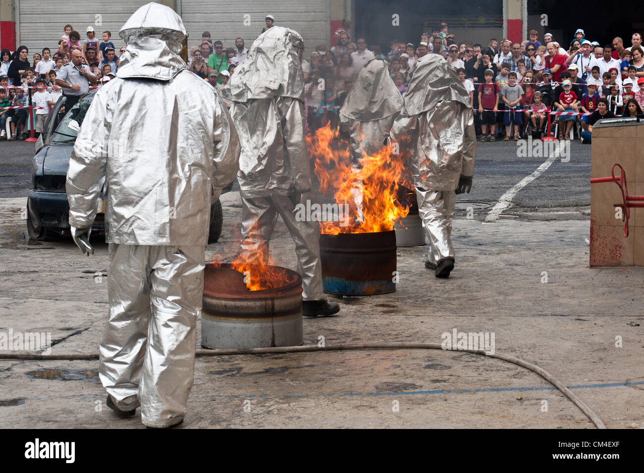 Jerusalem, Israel. 2nd October 2012. Firefighters demonstrate quick ...