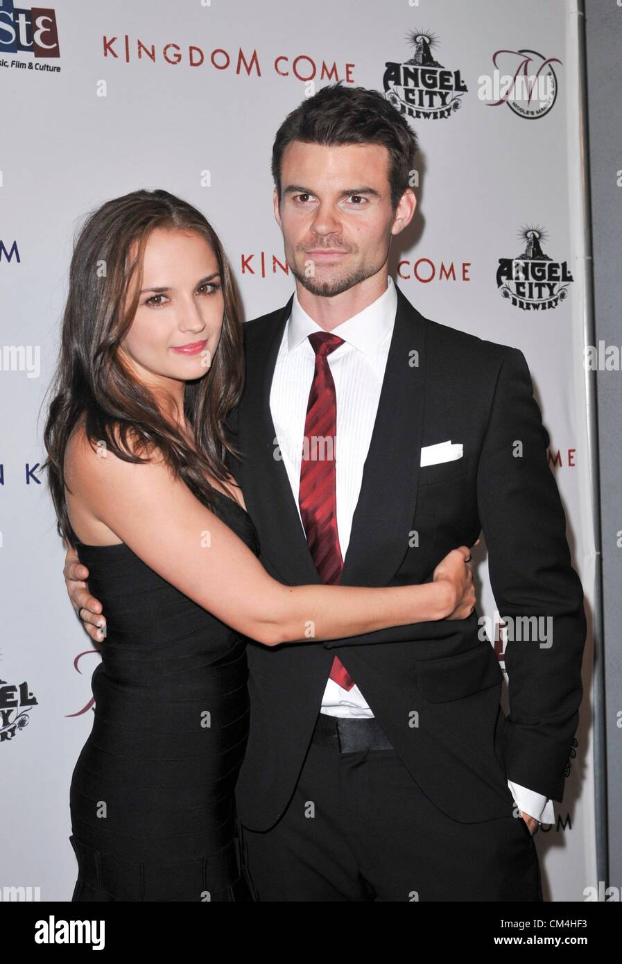 Daniel Gillies Elizabeth Gillies