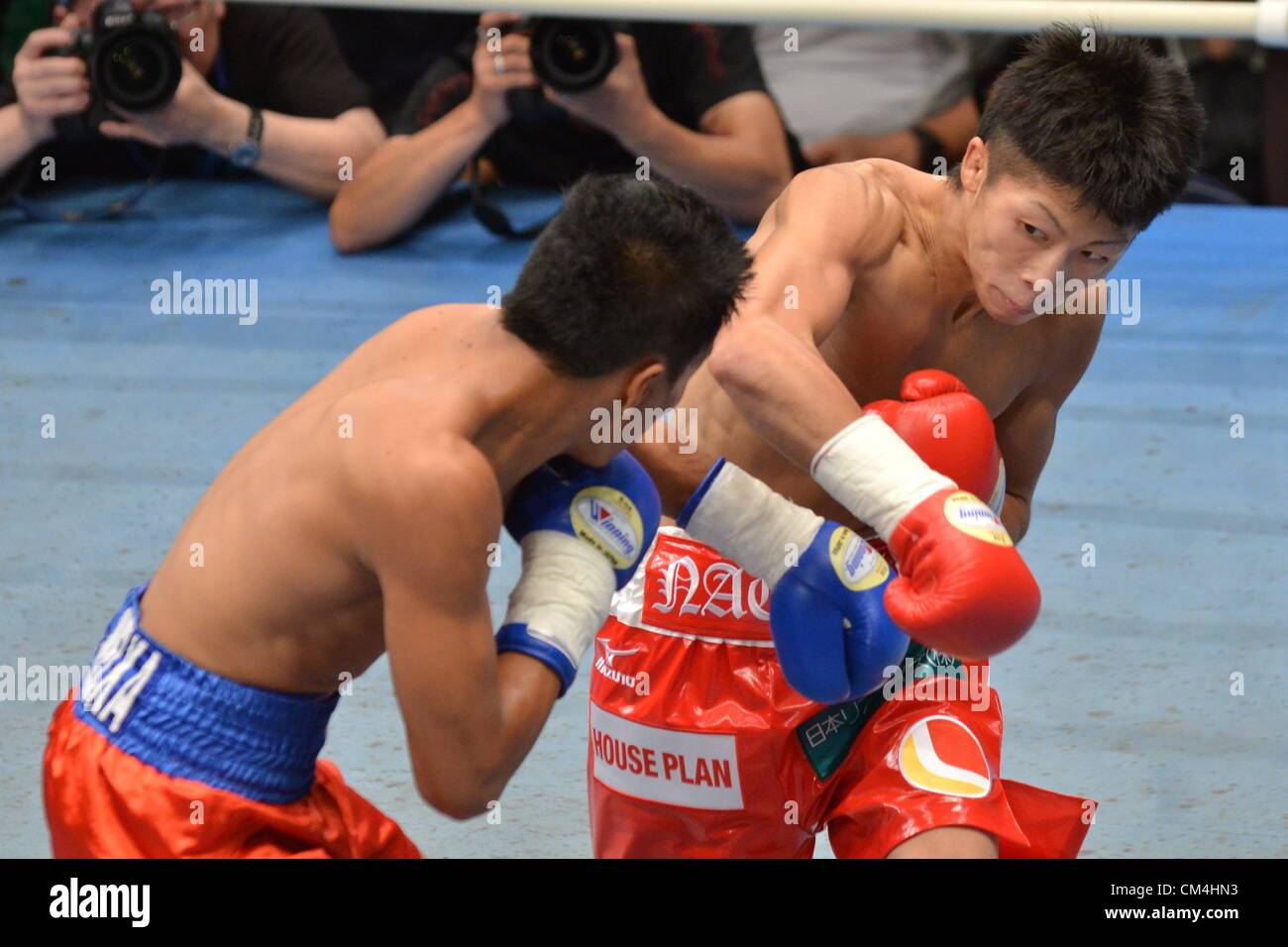 (L-R) Crison Omayao (PHI), Naoya Inoue (JPN), OCTOBER 2, 2012 - Boxing ...