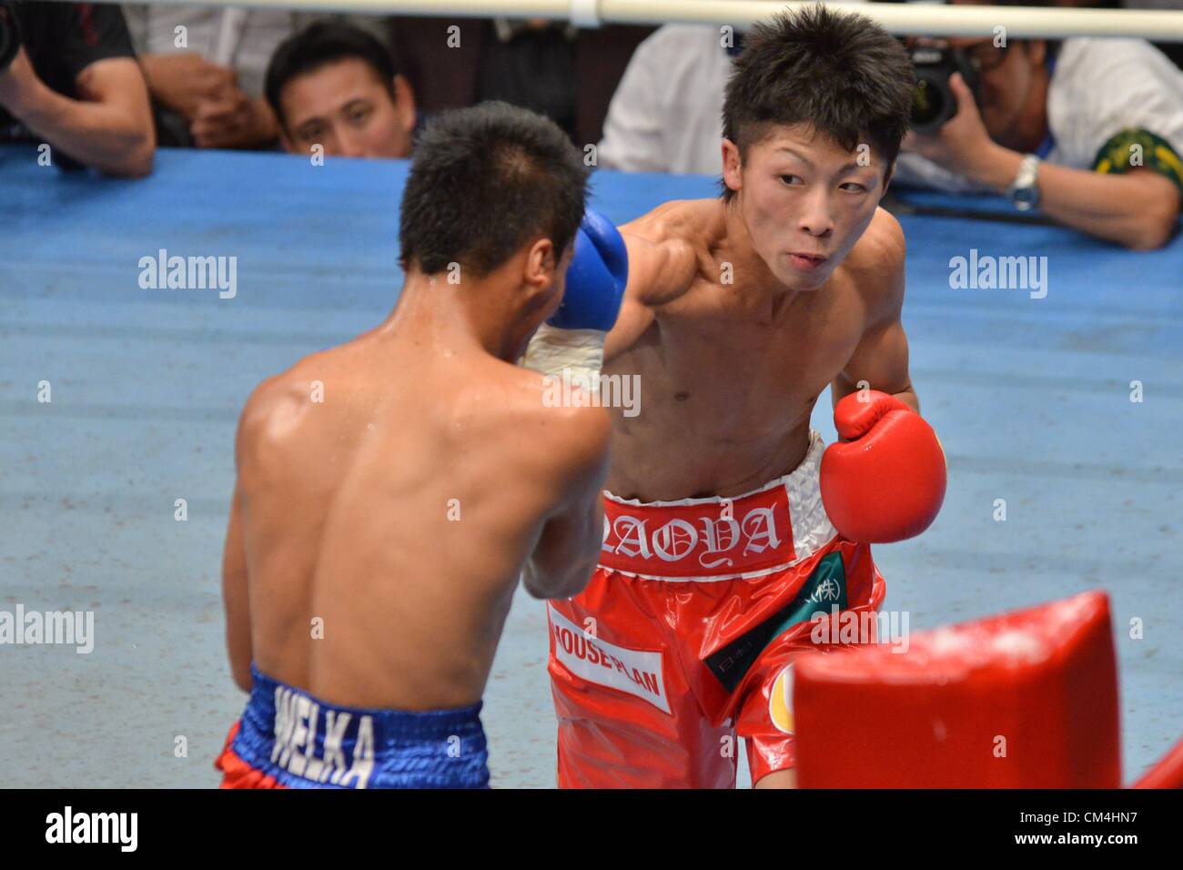 (L-R) Crison Omayao (PHI), Naoya Inoue (JPN), OCTOBER 2, 2012 - Boxing ...