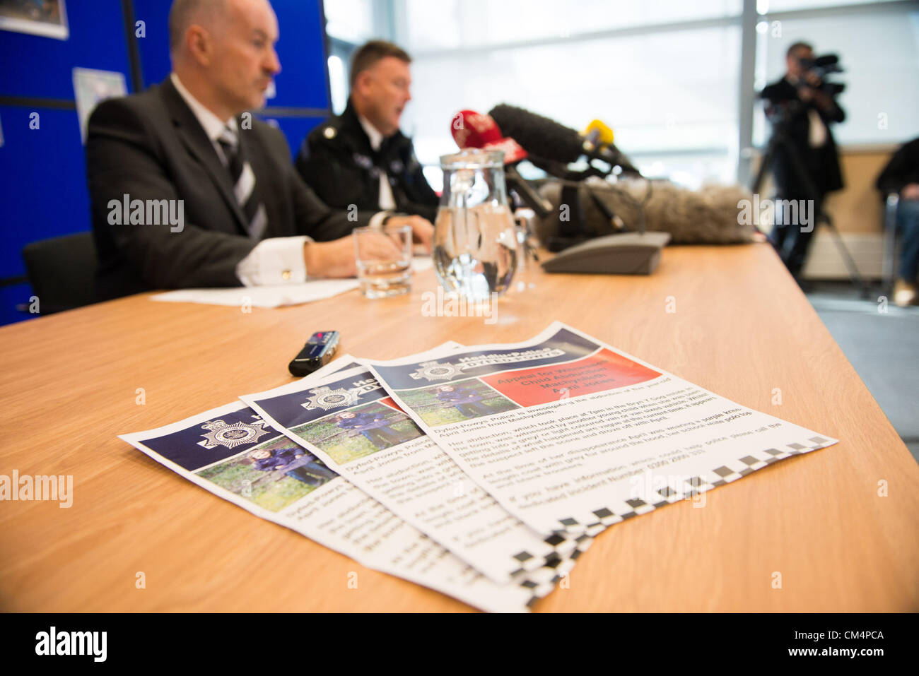 Police questioning suspect hi-res stock photography and images - Alamy